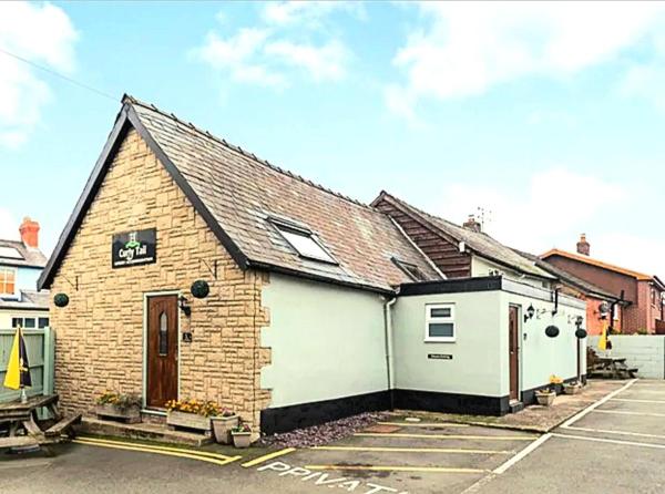 Curly Tail Accommodation - Shropshire