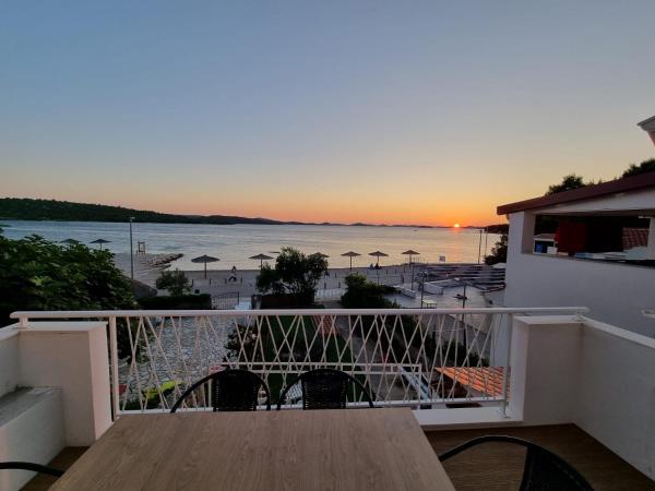 Apartments Lino - Murter