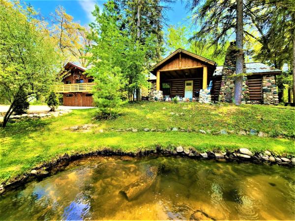 Creekside Hot Tub-walk To Beach-uniquely Northern - Michigan