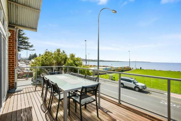 Stunning Townhouse On The Foreshore - Victor Harbor