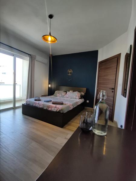Airport Accommodation Bedroom With Bathroom Self Check In And Self Check Out Air-condition Included - Malte