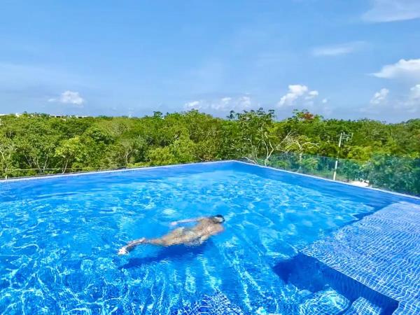 Suit Next To The Common Top Roof Exclusive Building Kingsize Bed 2 Super Pools, Gym, Grill - Riviera Maya