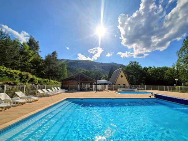 Village De Chalets Et Camping La Pierre De L'aigle - Lac de Serre-Ponçon