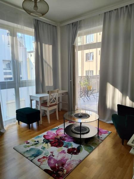 Studio With Balcony In Vinohrady - Praga