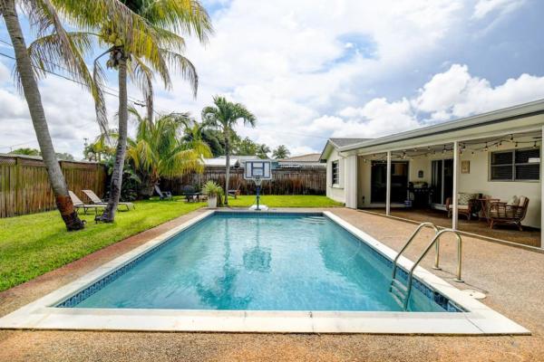Boynton 3 2 Pool House - Boynton Beach, FL