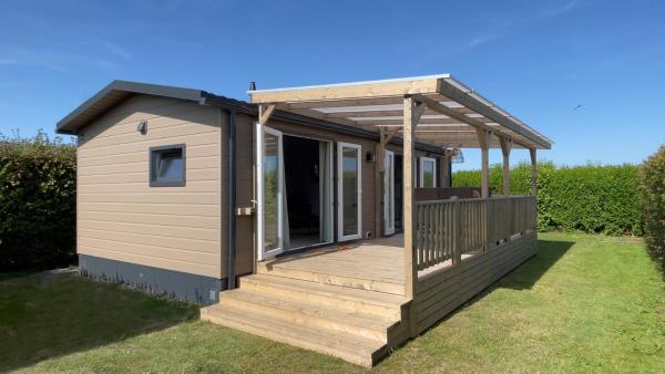 Chalet Boerenbries - Heerlijk Chalet Met Overkapt Terras En 2 Slaapkamers - Max 4 Pers - 3 Km Van Noordzee - Locatie Op Camping Moorhoek 5 - Hellevoetsluis