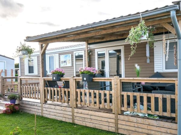 Chalet In Oostkapelle Near Beach & Pool - Oostkapelle