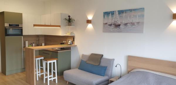 Allee Apartment (Newly Renovated Spring 2023) - Budapest