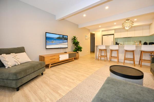 Stylish 2 B/r Apartment - 4 Guests, Garage Zc5 - Alexandra Headland