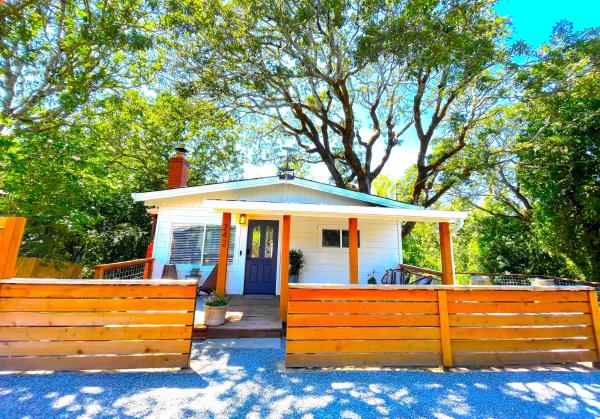 Private Wine Country-river Bungalow! Sunny Treetop Views - Pets Stay Free - Sebastopol, CA