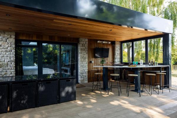 Kingsley Lake View & Paddocks - A Group Retreat With Hot Tub, Sports Bars & Spectacular Lake Views In The Mendip Hills Aonb - Bristol Airport (BRS)