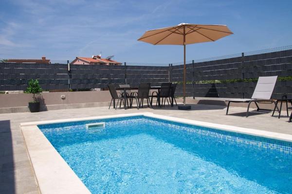 Residence Flego - Private Swimming Pool And Big Outside Space - Funtana