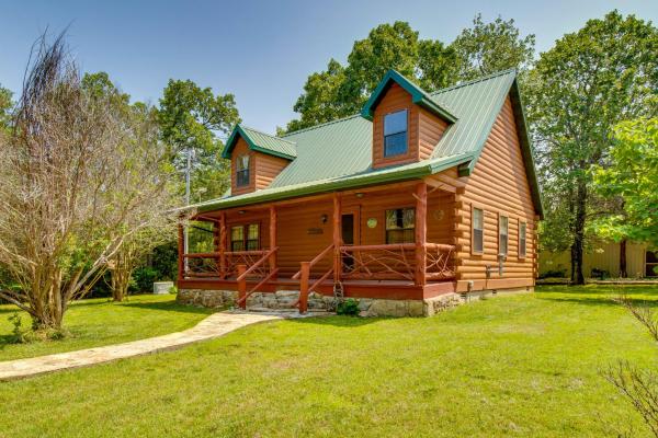 Secluded Oakland Cabin With Private Yard! - Gainesville, MO