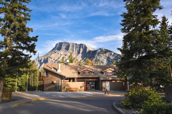Hi Banff Alpine Centre - Hostel - Banff, AB, Canada