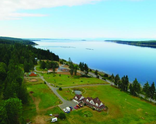 Two Eagles Lodge - Hornby Island