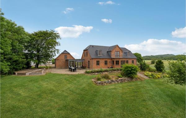 Amazing Home In Spjald With Wifi - Denmark