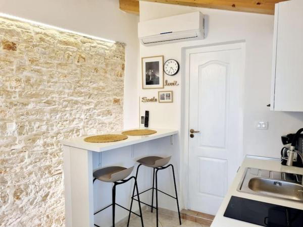 Stone House Mate - Bale