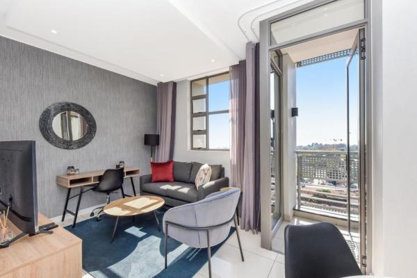 The Median Rosebank Luxury Apartment - Building With Generator - Johannesburg