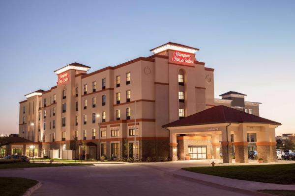 Hampton Inn & Suites West Des Moines Mill Civic - West Des Moines, IA