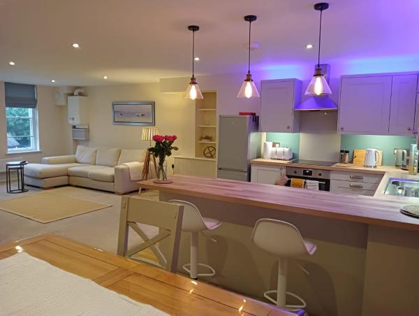 Executive Barchester House Apartment - Wiltshire