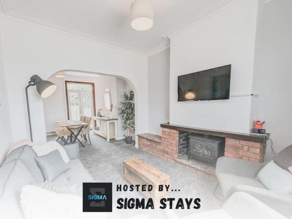 Valley Park House - By Sigma Stays - Crewe