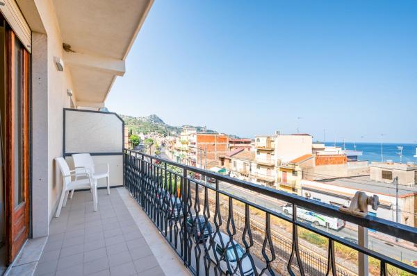 Giardini Naxos Roomy Flat Near The Sea - Giardini-Naxos