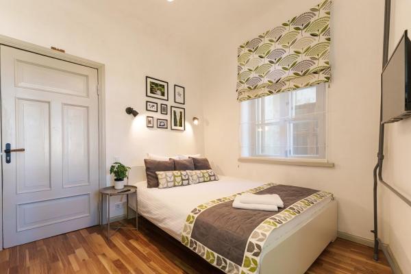 Vintage 1br Apartment In Quiet Center Of Riga - Ryga