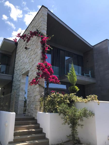 Olea Family Apt With Garden - Dhërmi
