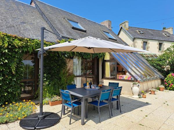Holiday Home In Cleder Near Sandy Beaches - Roscoff