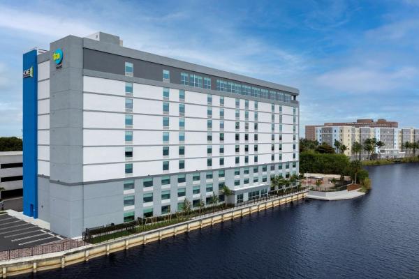 Home2 Suites By Hilton Miami Airport South Blue Lagoon - Miami