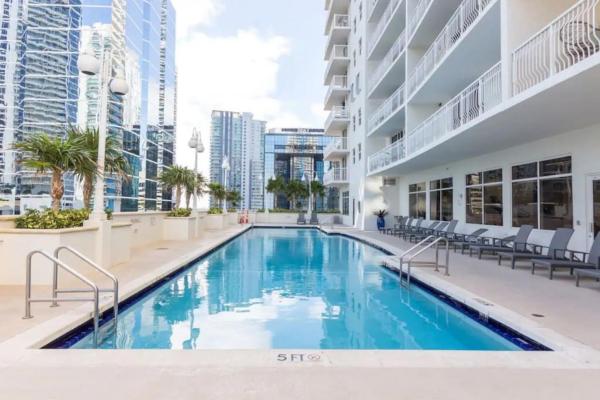 One Of Brickell Bays Best With Pool And Gym Access - Miami
