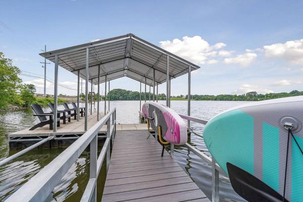 Lake Home, Dock, Fire Pit, Hot Tub, Game Room, Etc - Estill Springs, TN