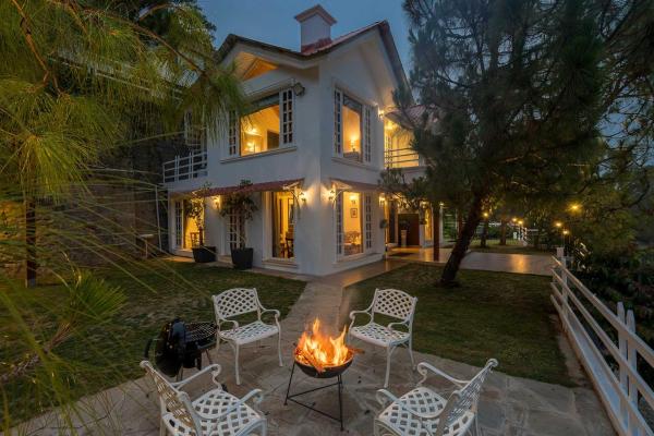 Stayvista At Bellevue With Outdoor Jacuzzi - Kasauli