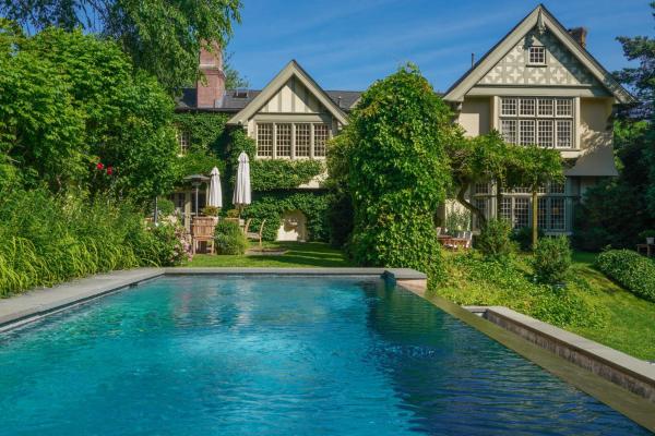 The Baker House 1650 - East Hampton, NY