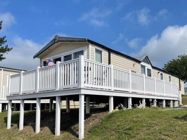 Sea Breeze Cabin - Poole