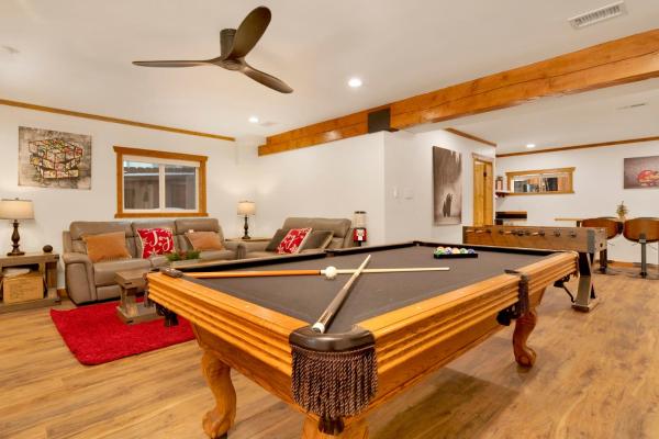 Elmwood Place- Hot Tub- Packed Game Room - Big Bear, CA
