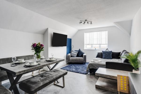 St David's - Stylish 2 Bed Apartment, Free Parking, Close To Beach - Lytham St Annes
