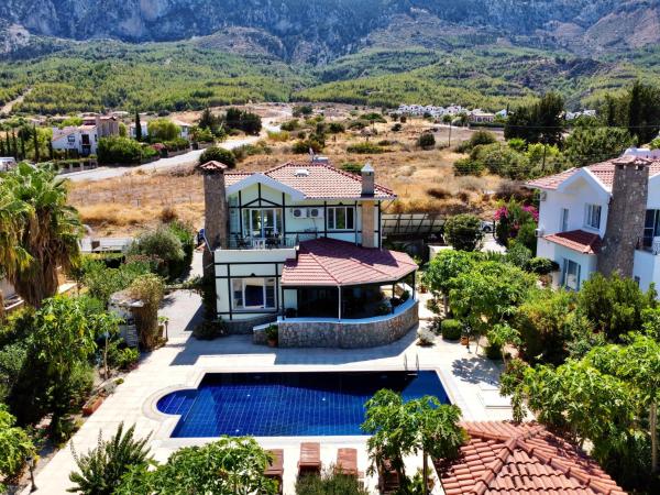 4 Bedroom Deluxe Villa With Mountain And Sea View - Nordzypern