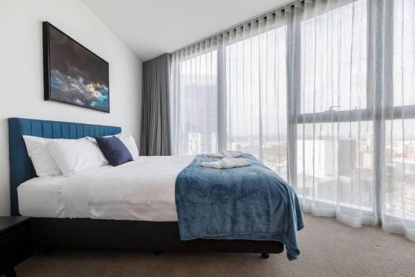 Luxurious 3 Brm Apartment - Kensington