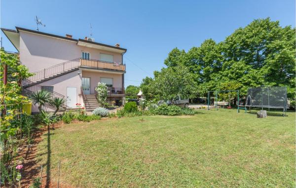 Gorgeous Apartment In Umag With Wifi - Umag