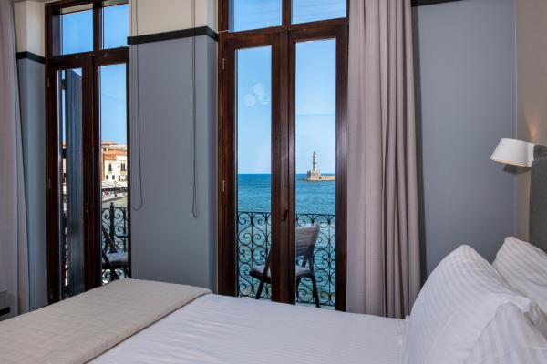 Mosaic Venetian Harbour Suites - Chania