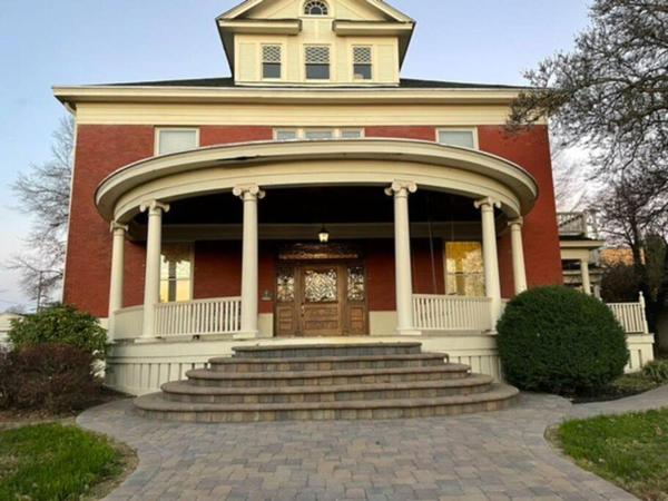 Oakridge House. Spacious And Historic Home In Downtown Ironton, Ohio. - Camden Park, Huntington