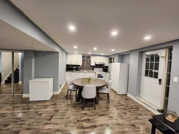 Adorable 2-bedoom Walkout Basement Apartment - Milton