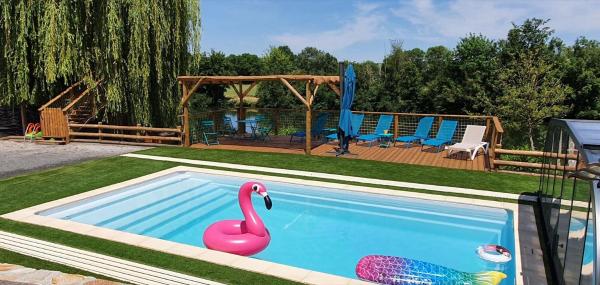 Gîte Familial Avec Piscine Privative Chauffée, Terrasse Sur Le Loir Et Proche Du Zoo De La Flèche - Fr-1-410-329 - Francia