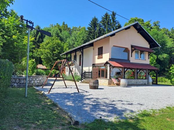 “Parkfield Dragovan”počitniška Hiša Za 6 +2 Oseb - Novo Mesto