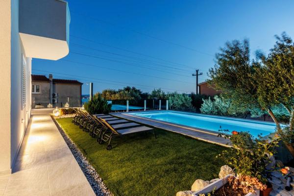Villa Dalmatina Hill House - Private Pool, Sea And Hill View, Rooftop Terrace, Free Parking - Split