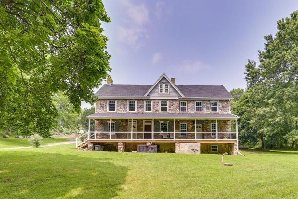 Large Historic Home In Pennsylvania Dutch Country! - Morgantown, PA