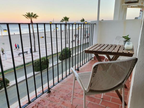Amplio Piso En Primera Línea De Playa En Valdelagrana - Cádiz