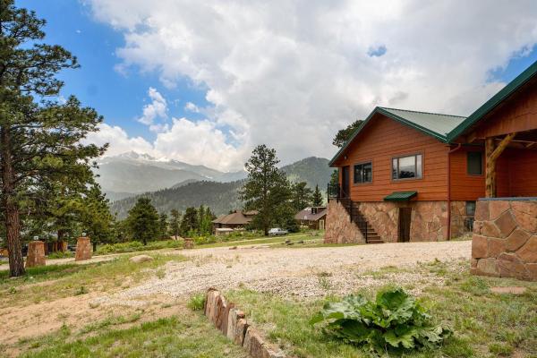 Frontier Mountain Retreat - Monthly Long-term Vacation Rental 30 Days Minimum -- Estes Park Apts - Estes Park, CO