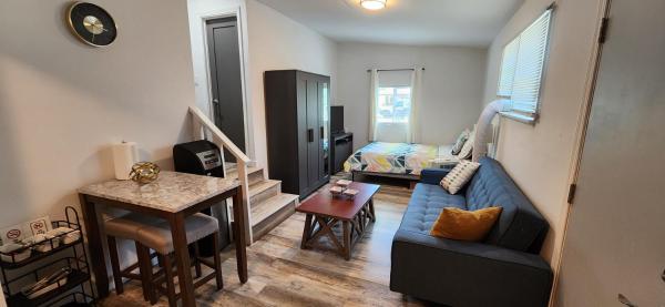 New ! Lovely Studio W/ Patio, Parking On Premises - Escondido